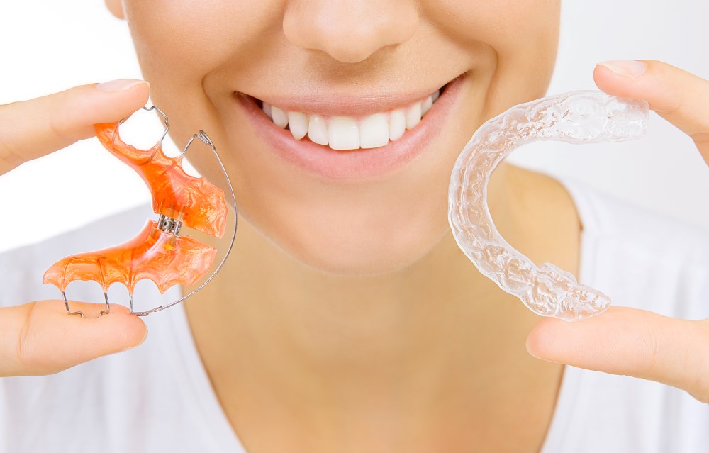 Choosing Between Fixed and Removable Retainers for Retention